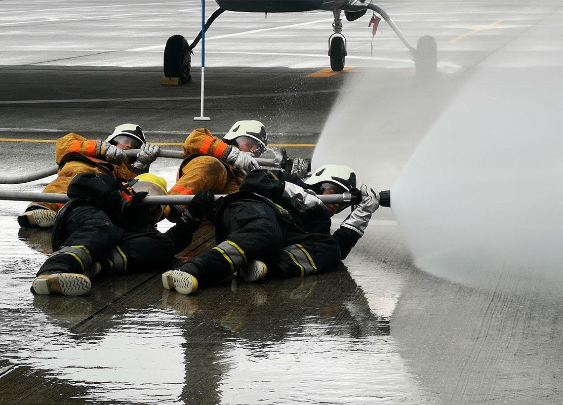 BOMBEROS AERONÁUTICOS SE CAPACITAN EN YOPAL - El Nuevo Oriente